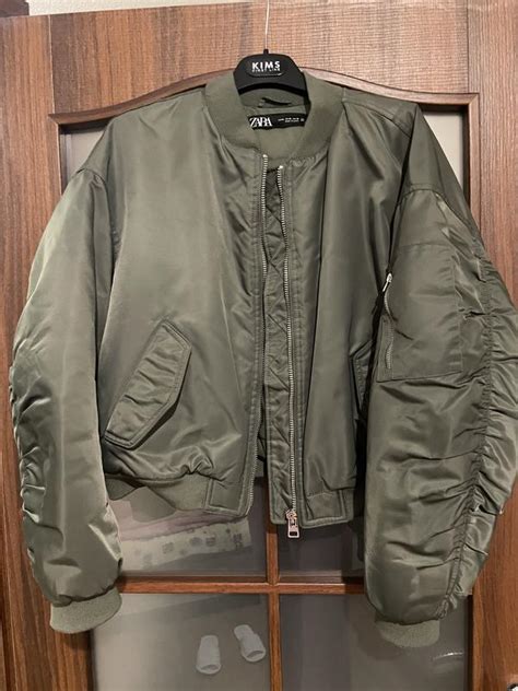 Бомбер хакі Zara зара — ціна 1350 грн у каталозі Куртки Купити жіночі речі за доступною ціною на