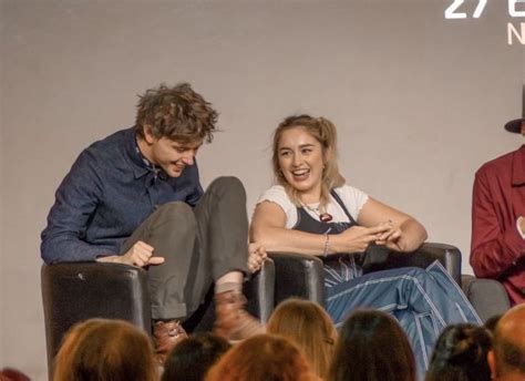 Pin By Olivia On Shadow And Bone Couple Photos Scenes Couples