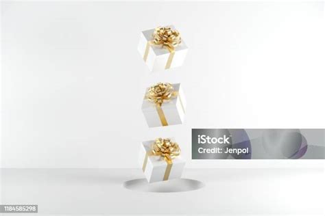 흰색 배경에 떠있는 황금 리본 색상이있는 흰색 선물 상자 최소한의 크리스마스 새해 개념입니다 3d 렌더링 3차원 형태에 대한 스톡 사진 및 기타 이미지 Istock