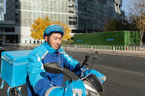 工作途中的外卖员高清图片下载 正版图片 摄图网