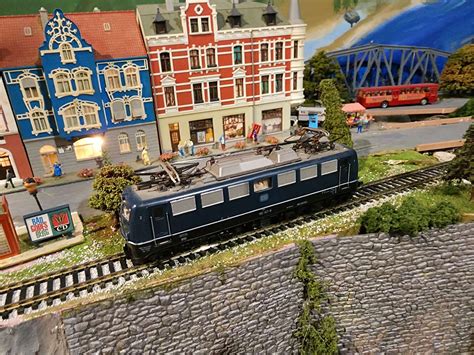 Roco Db Br 110 Electric Locomotive Ho Scale Dc Mysite