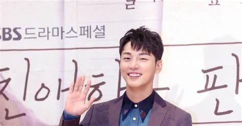 [포토]윤시윤 귀여운 수트