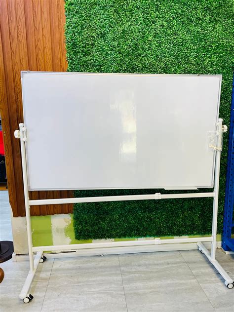 Манайд сургалтын самбар дараах Сурагч ширээ сандал