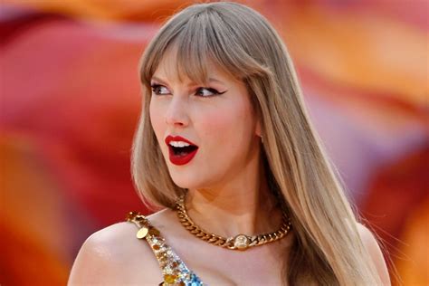 Taylor Swift Swallows Bug During Concert In Hilarious Clip