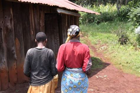 Россияне попали в плен во время секс тура в Кении Политика как она