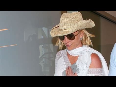 Britney Spears Leaves La For New York In A Cowboy Hat Youtube