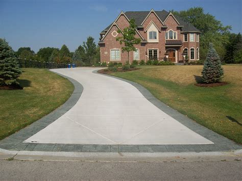 Concrete Border For Gravel Driveway Plain Concrete Driveway With Brick