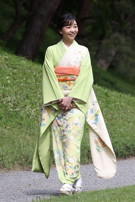 「御二人とも素敵な笑顔」愛子さま＆佳子さま 園遊会での“振り袖ツーショット”にあがる歓喜の声 女性自身