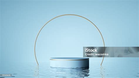 3d 렌더링 추상 파스텔 블루 기하학적 배경 제품 프리젠 테이션을위한 현대적인 미니멀 쇼케이스 빈 연단 황금 둥근 아치 프레임과