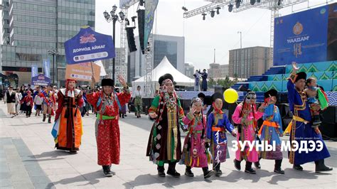 Фото Дээлтэй Монгол наадамд хүүхэд залуус идэвхтэй оролцлоо