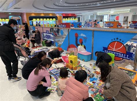 摆摊生意回暖，年轻人选择借助转转平台搭建 店铺”网红地摊经济手机新浪网