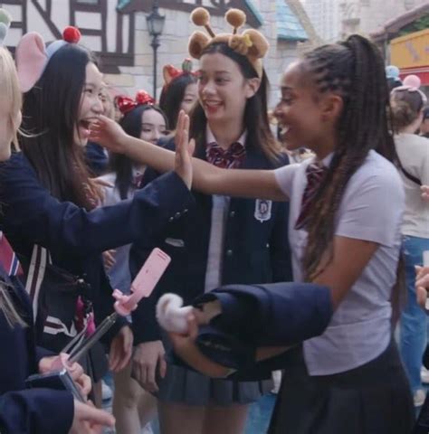 Manon R Thedreamacademy