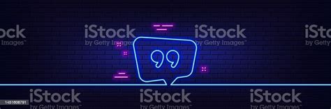 따옴표 거품 줄 아이콘입니다 채팅 댓글 기호 음성 거품 네온 라이트 글로우 효과 벡터 3차원 형태에 대한 스톡 벡터 아트 및