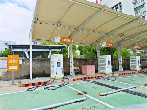 镇江公交公司对外开放充电桩 新浪汽车