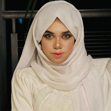 Sanam মানুষ সর্বদাই তার নিজস্ব নিয়ে ব্যস্ত। হ্যা ব্যাস্ত থাকতেই হবে কারণ এই দুনিয়া এতোটা