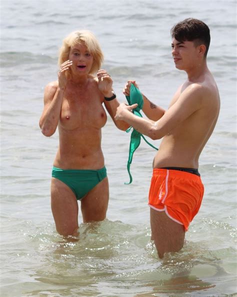 Lauren Harries Topless 28 Photos Thefappening