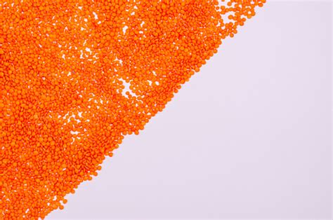 흰색 배경에 채식주의자를위한 건조 오렌지 렌즈콩 복사 공간 텍스트 장소 0명에 대한 스톡 사진 및 기타 이미지 0명 가까운 가득 찬 Istock