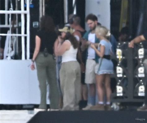 Sabrina Carpenter Jenna Ortega Sabrinacarpenter Nude Leaks Photo Thefappening