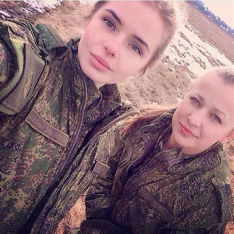 Красавицы в форме какая нравится