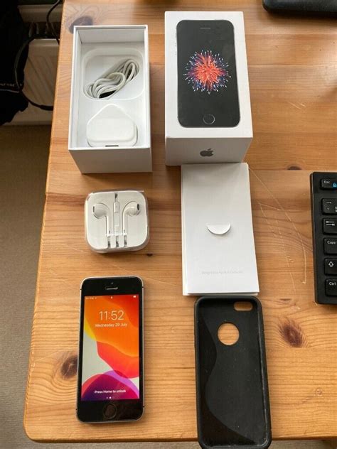 Iphone SE 32 GB Space Grey Unlocked with Box and accessories | in ...