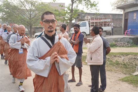 [상월결사 인도순례 38일차] 부처님께 공양미 올렸던 마을에서 뜨거운 포옹…회향 이틀 앞으로