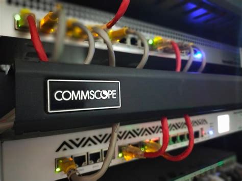 Memasang Konektor RJ 45 Instalasi Kabel UTP STRONG NET