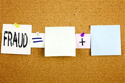 사기 범죄 비즈니스 사기 코르크 배경 복사 공간에 스티커 메모에 작성에 대 한 사기 비즈니스 개념을 보여주는 개념적 발표 텍스트 캡션 영감 개념에 대한 스톡 사진 및 기타