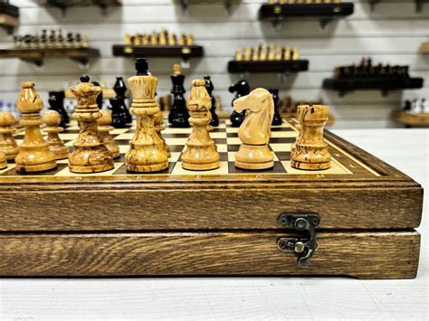Купить Шахматы деревянные из дуба с фигурами из карельской березы ...