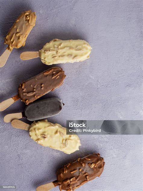 배경에 붙은 모듬 아이스크림 스틱 아이스크림 아이스크림 바 초콜릿 아이스 캔디 0명에 대한 스톡 사진 및 기타 이미지 0명 Popsicle Stick 가리기 Istock