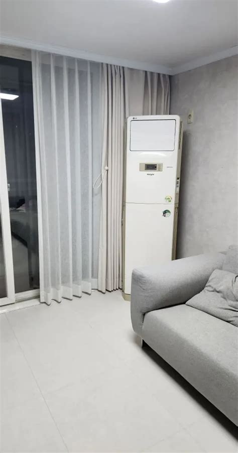 상담부터 시공까지 모두 완벽하게 진행해주셨습니다 도배 카다로그가 조금 헷갈리게 되어있어서 품번을 잘못 말씀드렸는데도 센스 있게 교정해주셔서 저희가 원하는 제품으로 준비해