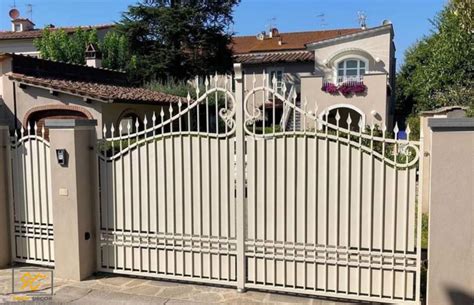 رنگ درب حیاط سفید کرم 6 مورد مهم و نحوه آسان رنگ کردن