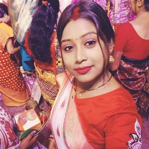 Sona Sona Sona Pakhi Ray Threads Say More