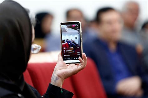 برساد تارنمای خبری تحلیلی زرتشتیان تصاویری از بررسی کتاب دکتر