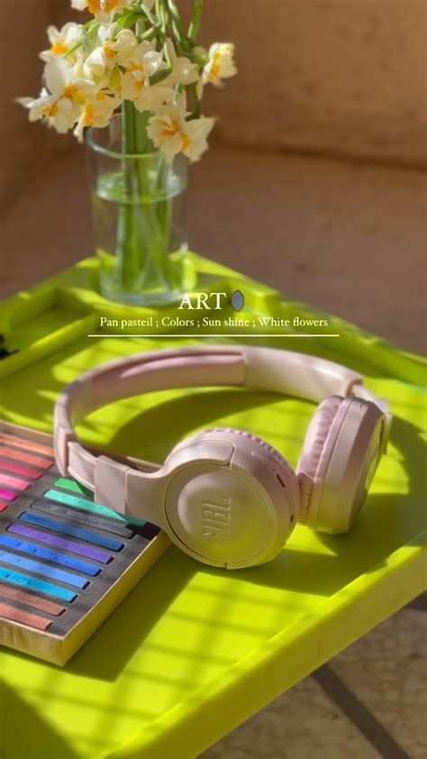 T A G H G E E D ‎منذ طفولتي وأنا أتخيل أن الروح زرقاء اللون ‏كنت