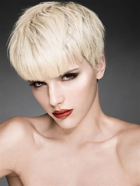 Вибираємо красиві жіночі стрижки на коротке волосся 30 фото