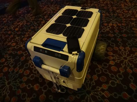 Solar Cooler Keeps Drinks Cold Using The Sun Instead Of Ice
