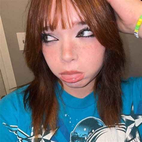 Michaela M Or Mikey Icuinurwindow เรื่องราว Snapchat ตลอดจน Spotlight และเลนส์