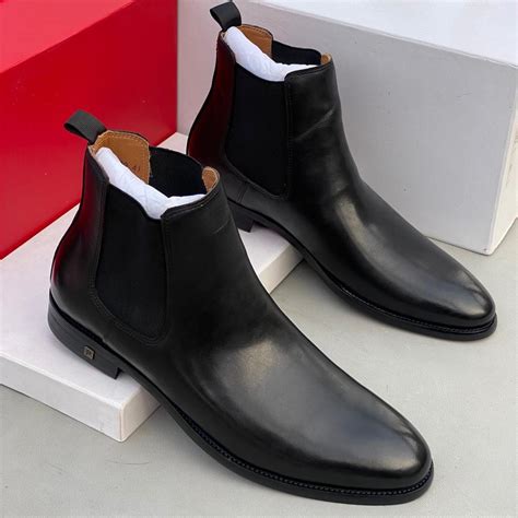 Frank Perry Whole Cut Black Chelsea Boot Buy Online At The Best Price