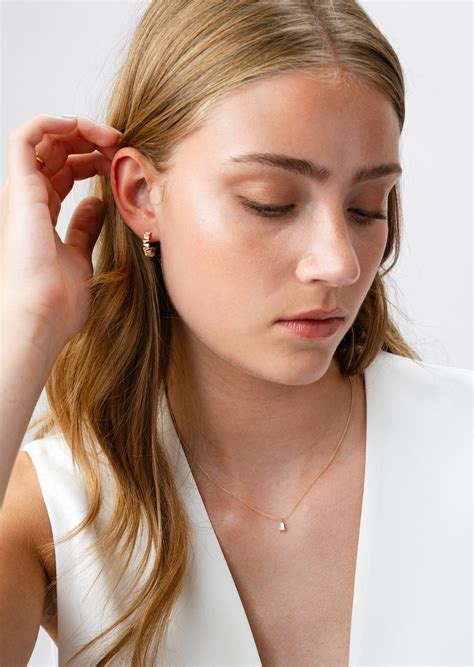 Iggy Earrings Gold Örhängen Med Zirkoner Från Syster P