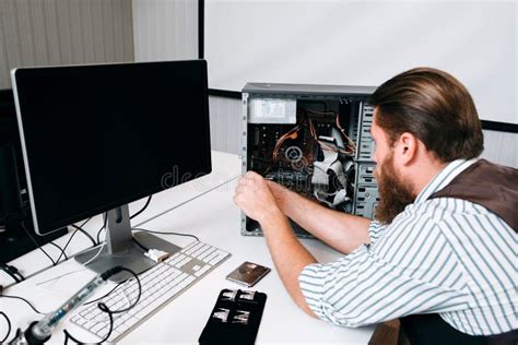 Processador Central De Desmontada Mestre Do Computador Com Ferramentas