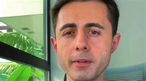 Adaptive Brightness Is “killing” Your Battery