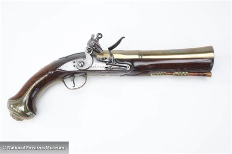 Pin En D E N H E R R E K L U B B