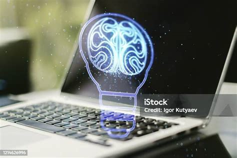 노트북 배경 아이디어 및 브레인 스토밍 개념에 인간의 두뇌와 창조적 인 전구 홀로그램의 이중 노출 노트북에 대한 스톡 사진 및 기타 이미지 Istock