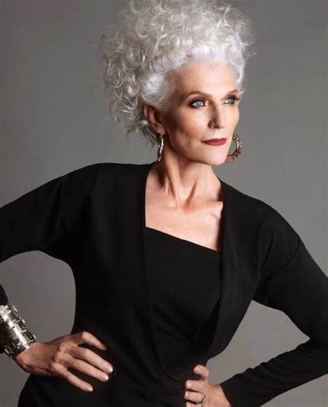 Por Qu La Madre De Elon Musk Parece Un Personaje Del Mortal Kombat Wiselwisel