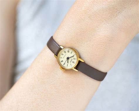 Super Small Women Watch Dawn Mint Condition Gold Shade Vintage Watch Smallest Roman Numerals