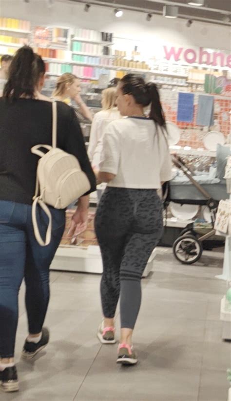 Nice Ass Milf In Blue Leopard Leggings Spandex Leggings Yoga Pants Forum