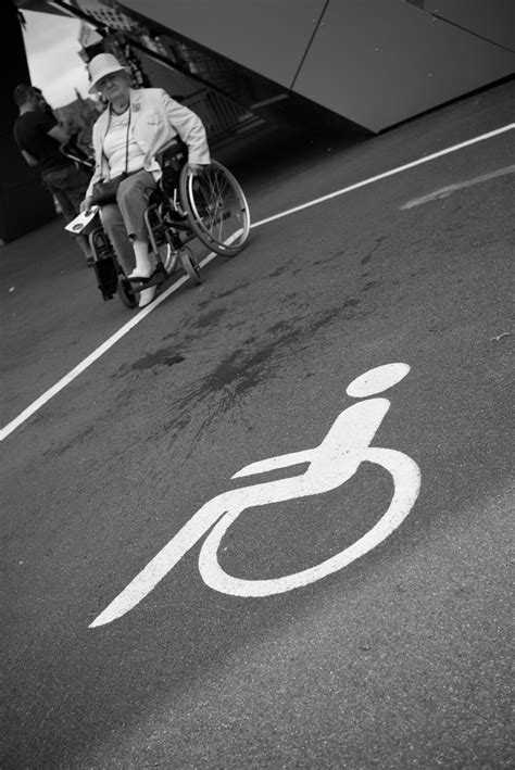 무료 이미지 검정색과 흰색 도로 화이트 사진술 전자 서적 차량 훈련 검은 단색화 레인 가로 사진 플리커 도마 비디오 하부 구조 올림포스 산