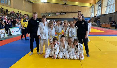 [loka miga mlada loka] kar 6 odličij za mlade judoist k e jk Škofja