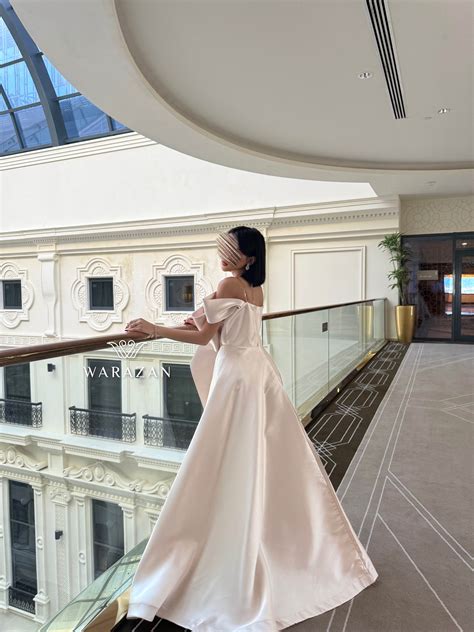 تسوقي أجمل فستان سهر ناعم وطويل مع فيونكة من الأمام ورزان