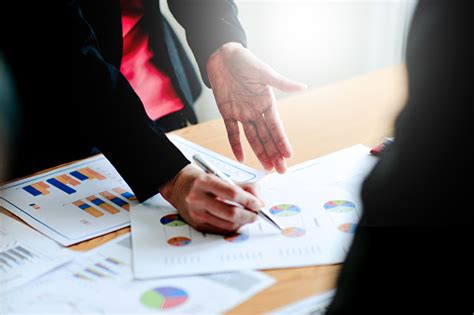 비즈니스 회의 프레 젠 테이 션의 개념 분석 넓은 효과 영화 프레 젠 테이 션 전문 비즈니스 및 프레 젠 테이 션에 성공 건축에 대한 스톡 사진 및 기타 이미지 Istock